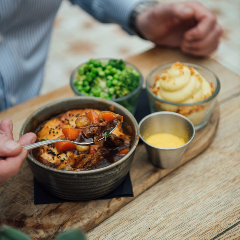 Traditional Restaurant & Pub lunch in Hertfordshire | The Lytton Arms